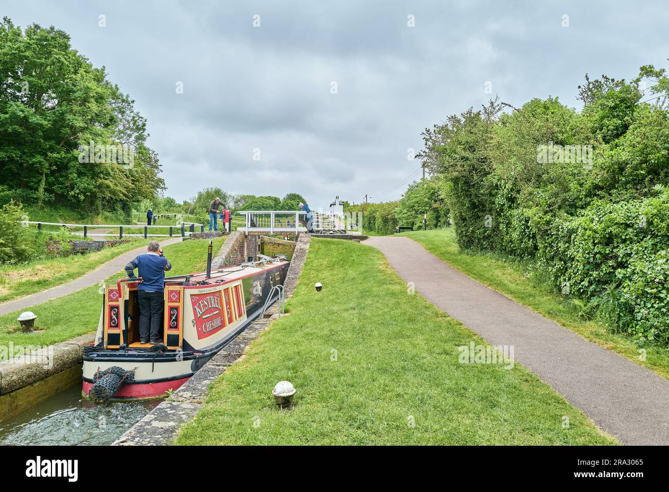 A canal boat approaches the half way stage at Foxton locks on the Grand ...