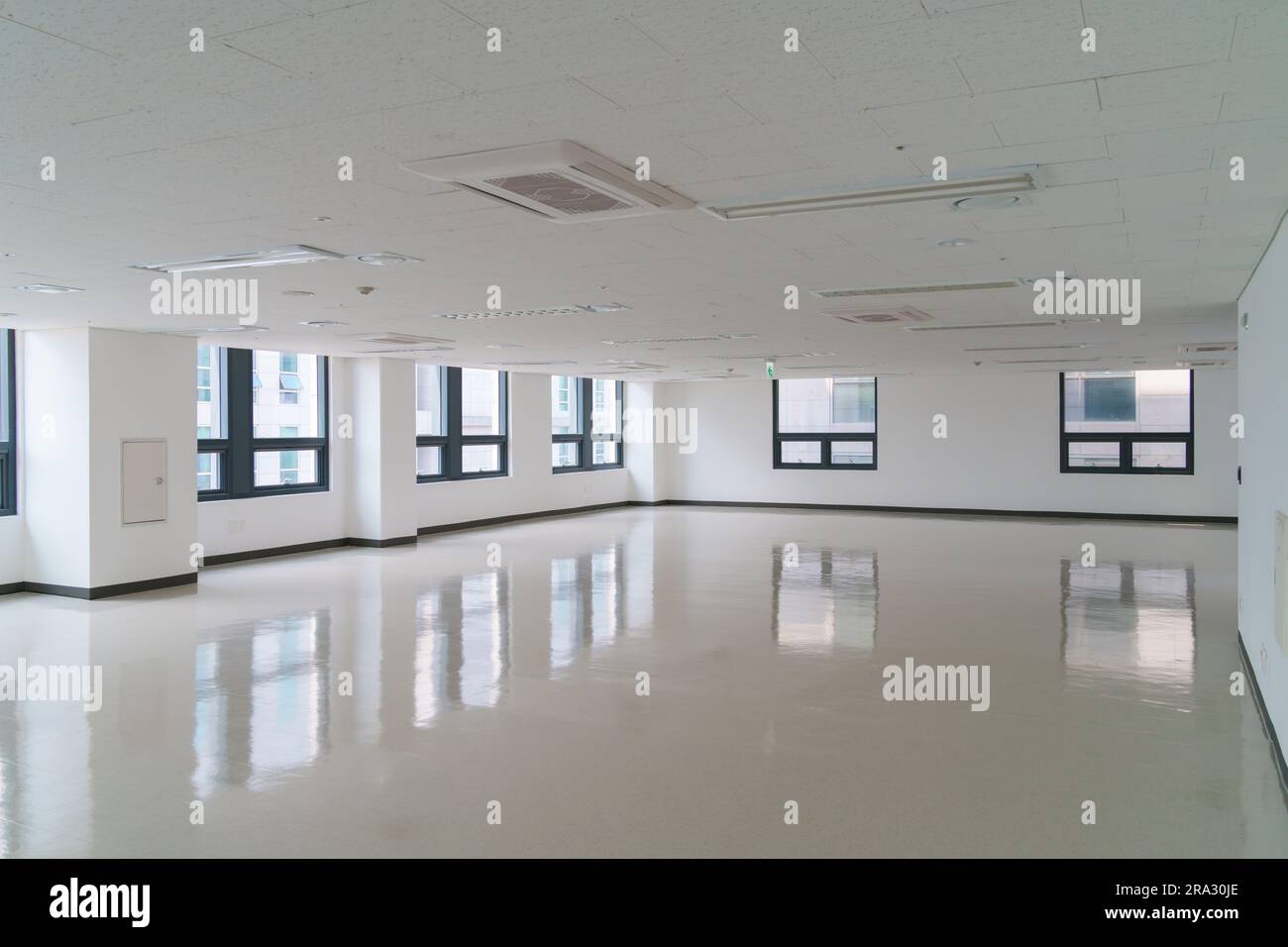 photo of empty office interior Stock Photo - Alamy