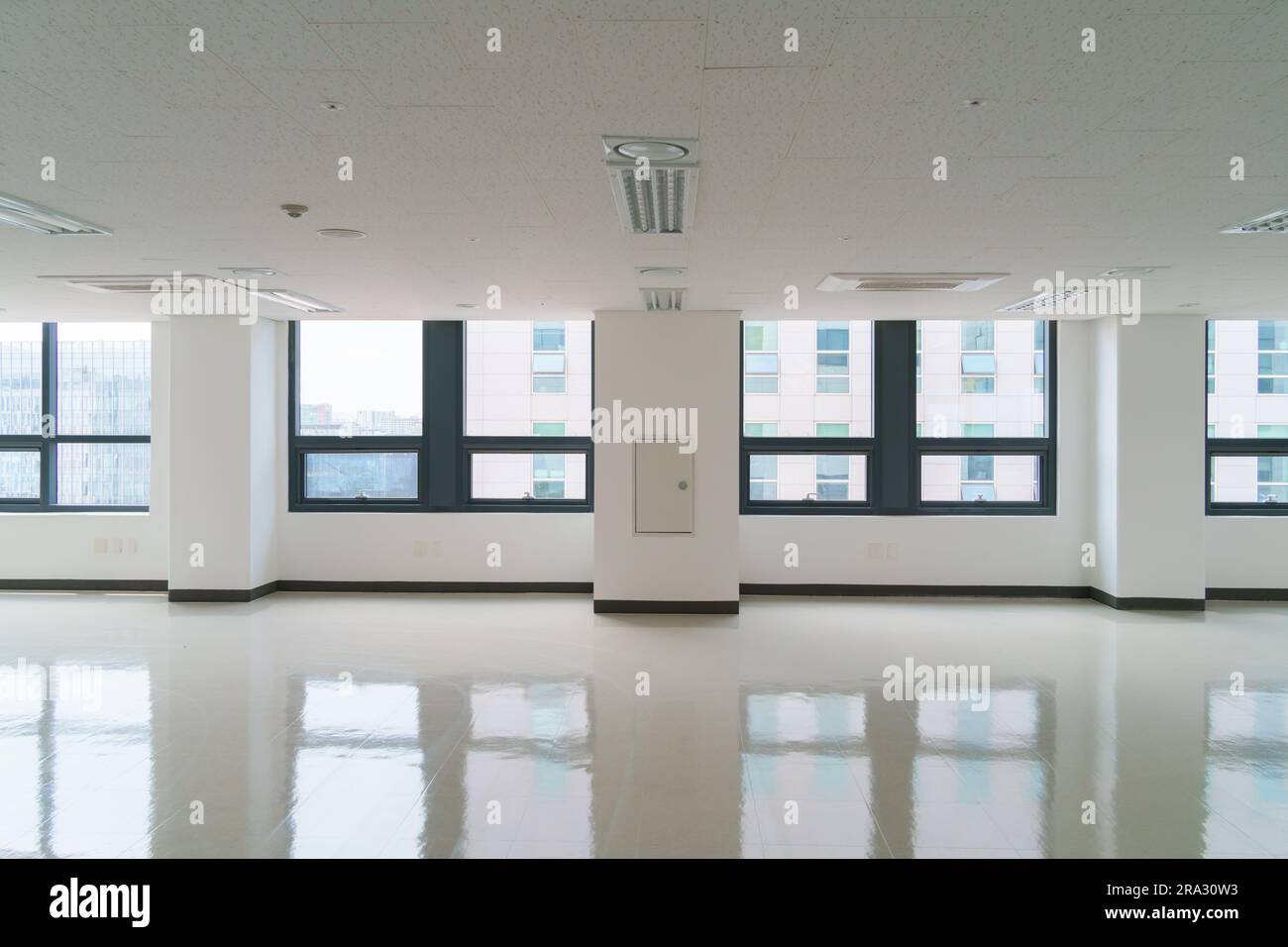 photo of empty office interior Stock Photo - Alamy
