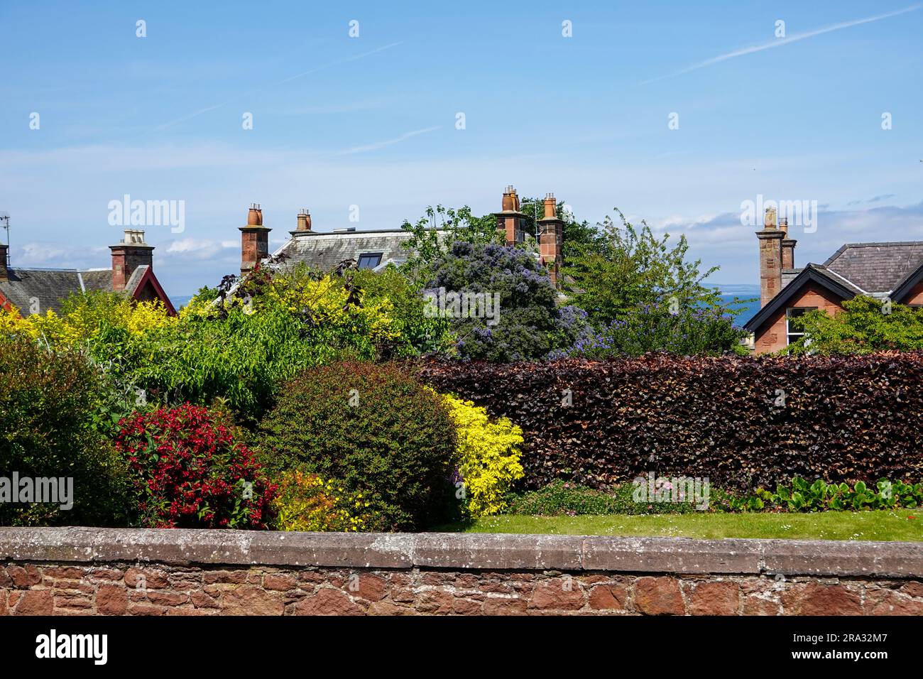 Scottish homes and gardens hi-res stock photography and images - Alamy