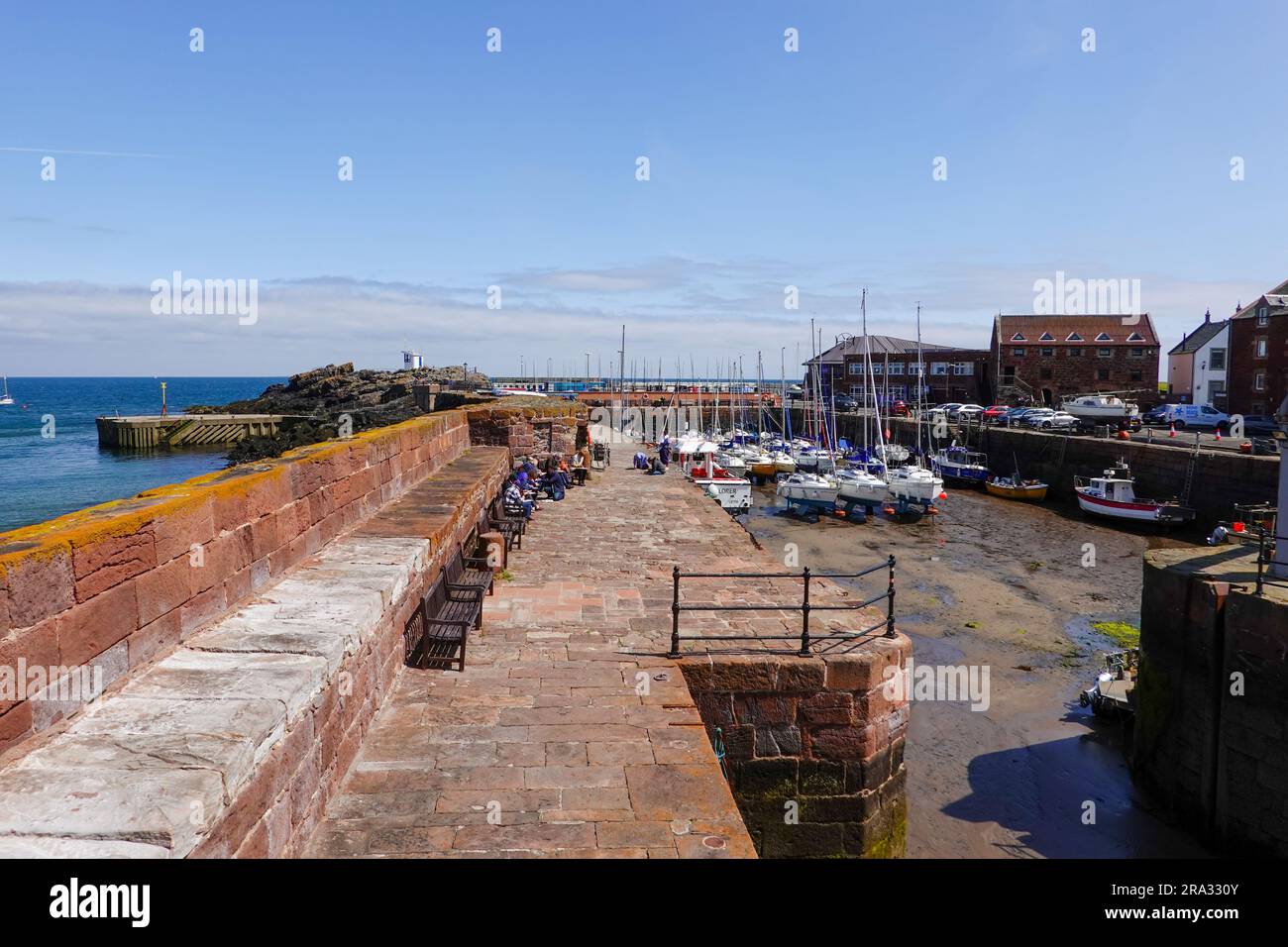 Drawing class adult hi-res stock photography and images - Alamy