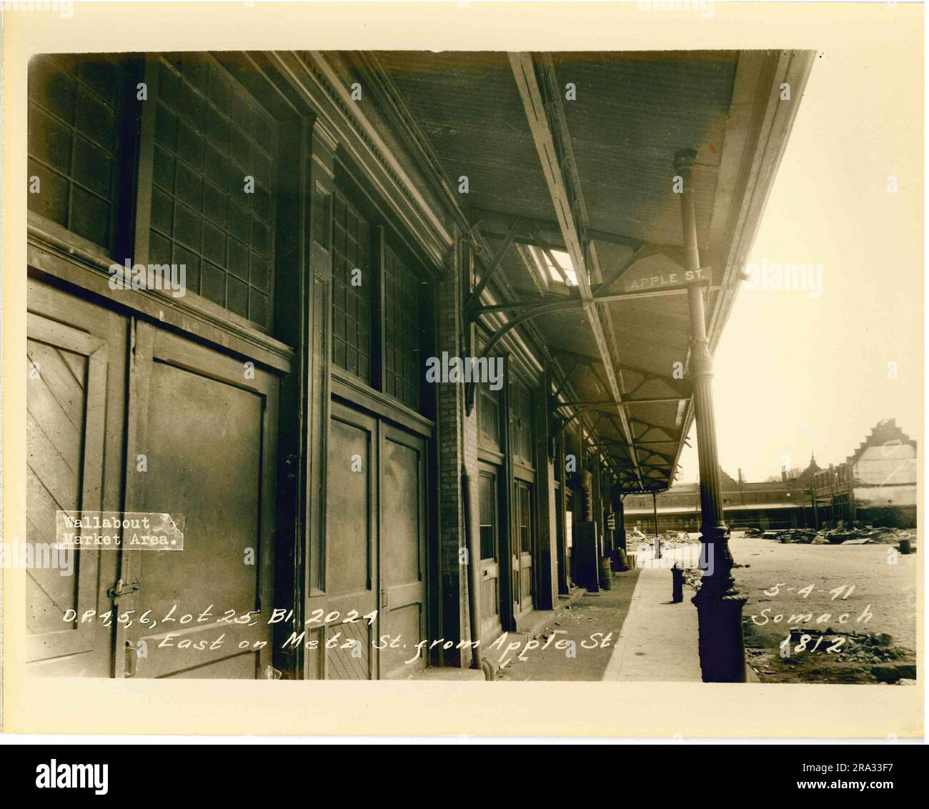 Photograph of exterior Wallabout Market, D.P. 4, 5, 6, Lot 25, Building ...