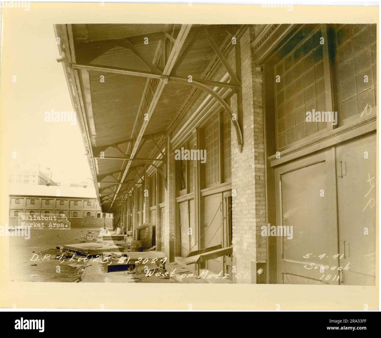 Photograph of exterior Wallabout Market, D.P. 4, Lot 25, Building 2024 ...
