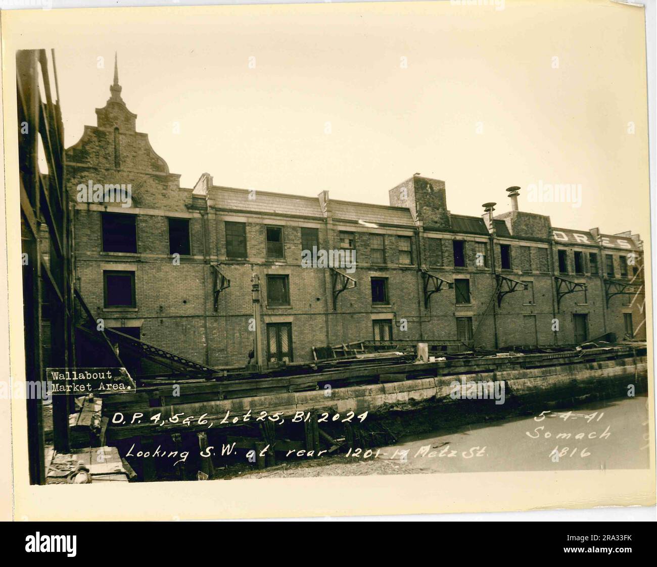 Photograph of exterior Wallabout Market, D.P. 4, 5 & 6, Lot 25 ...
