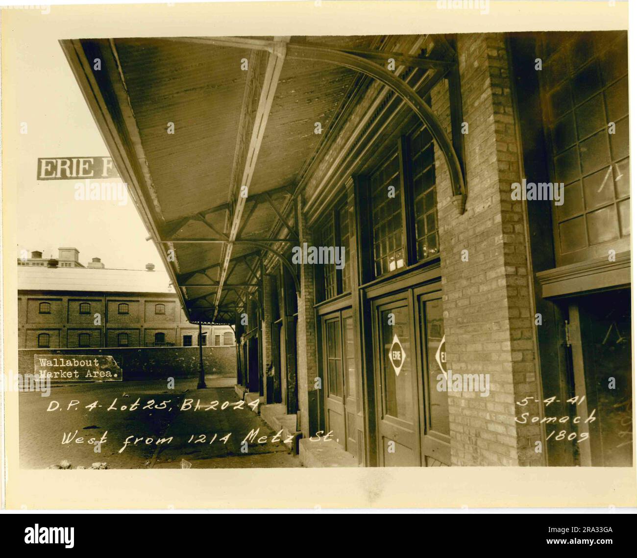 Photograph of exterior Wallabout Market, D.P. 4, Lot 25, Building 2024 ...
