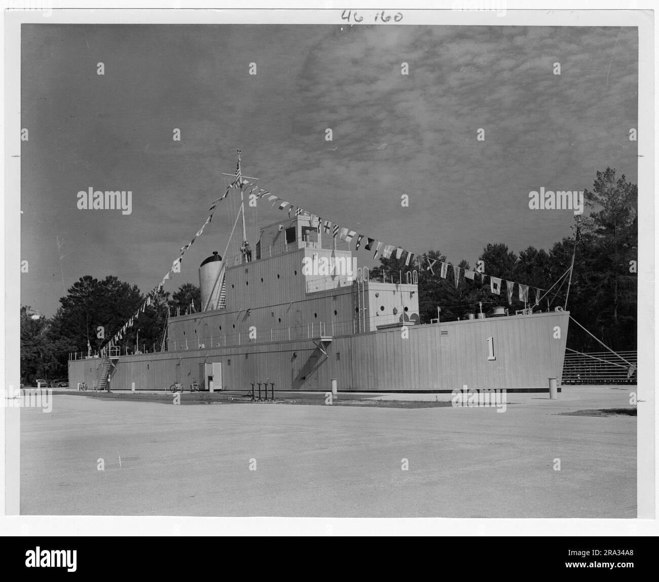 Uss recruit hi-res stock photography and images - Alamy