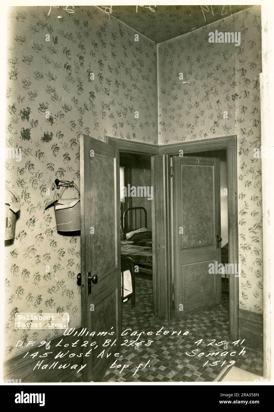 2 doorways hi-res stock photography and images - Alamy