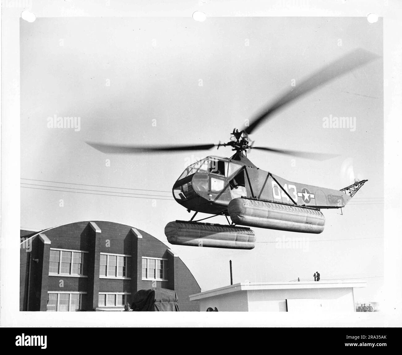 Helicopter pontoons hi-res stock photography and images - Alamy