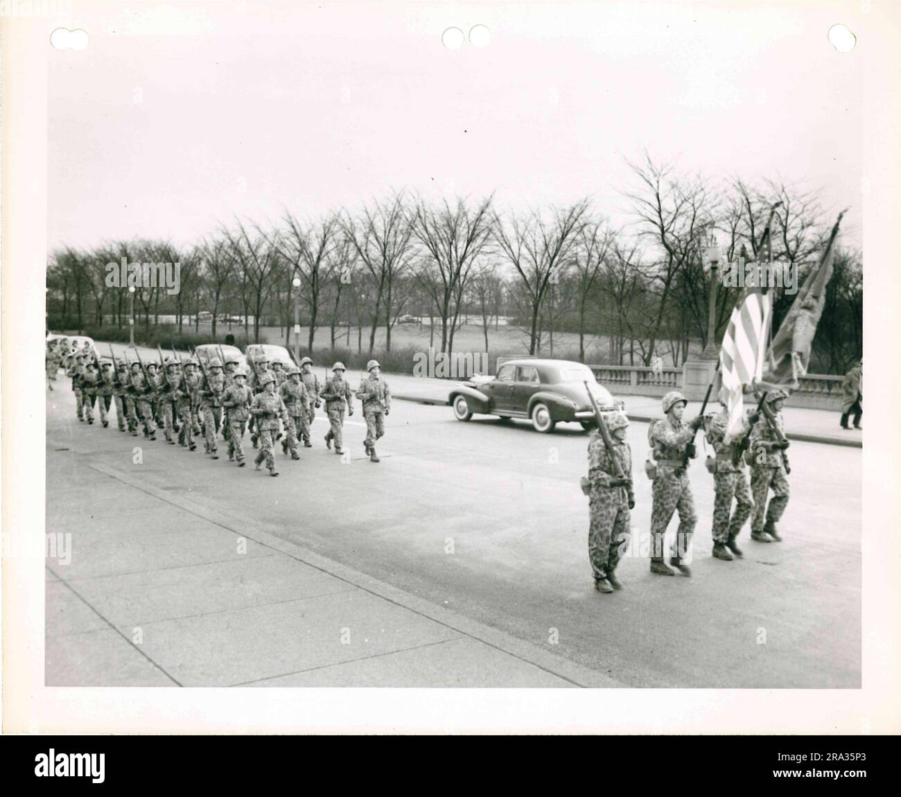 Marching soldiers parade rifles celebration hi-res stock photography ...