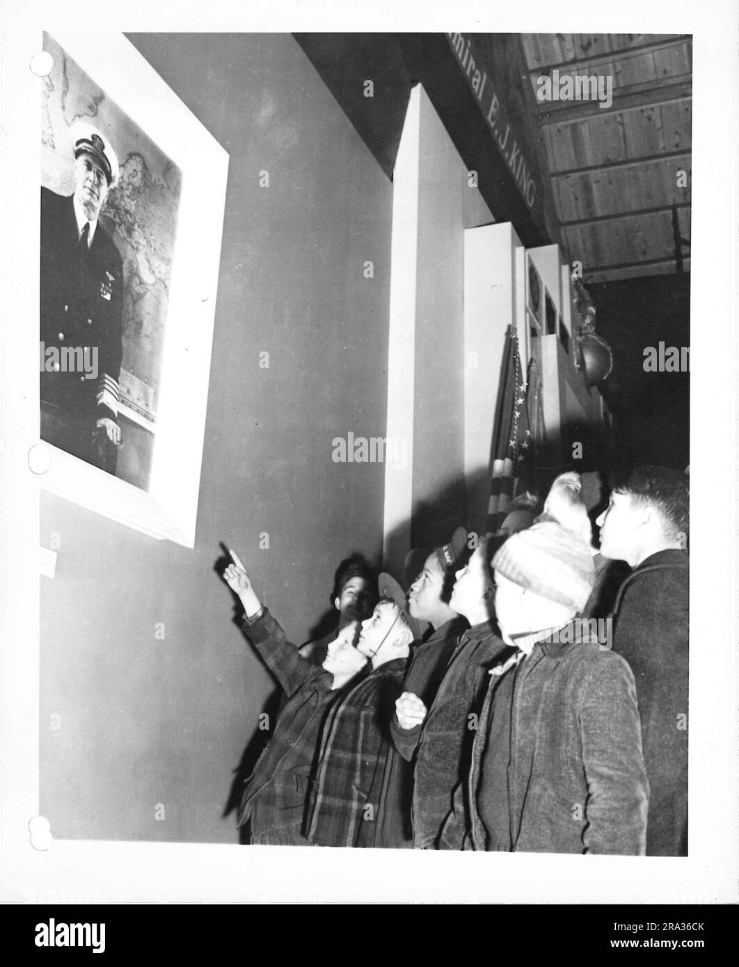 Group of people looking at art Black and White Stock Photos & Images ...