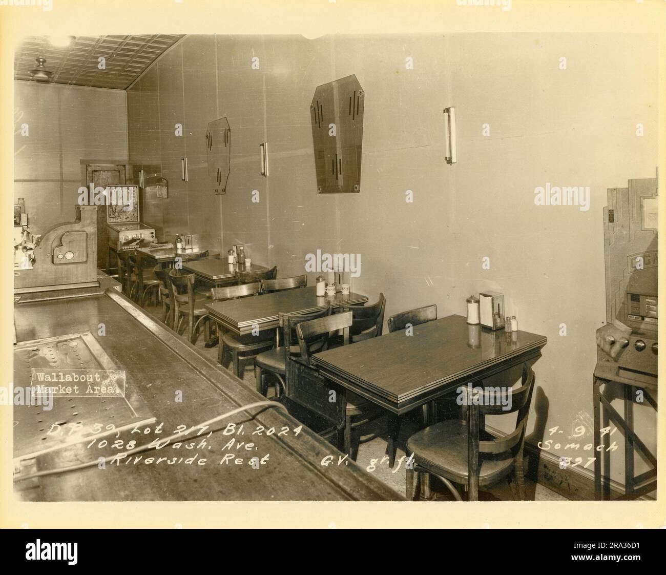 Photograph of interior of lot 217, Bl. 2024, 1028 Wash. Ave., ground ...