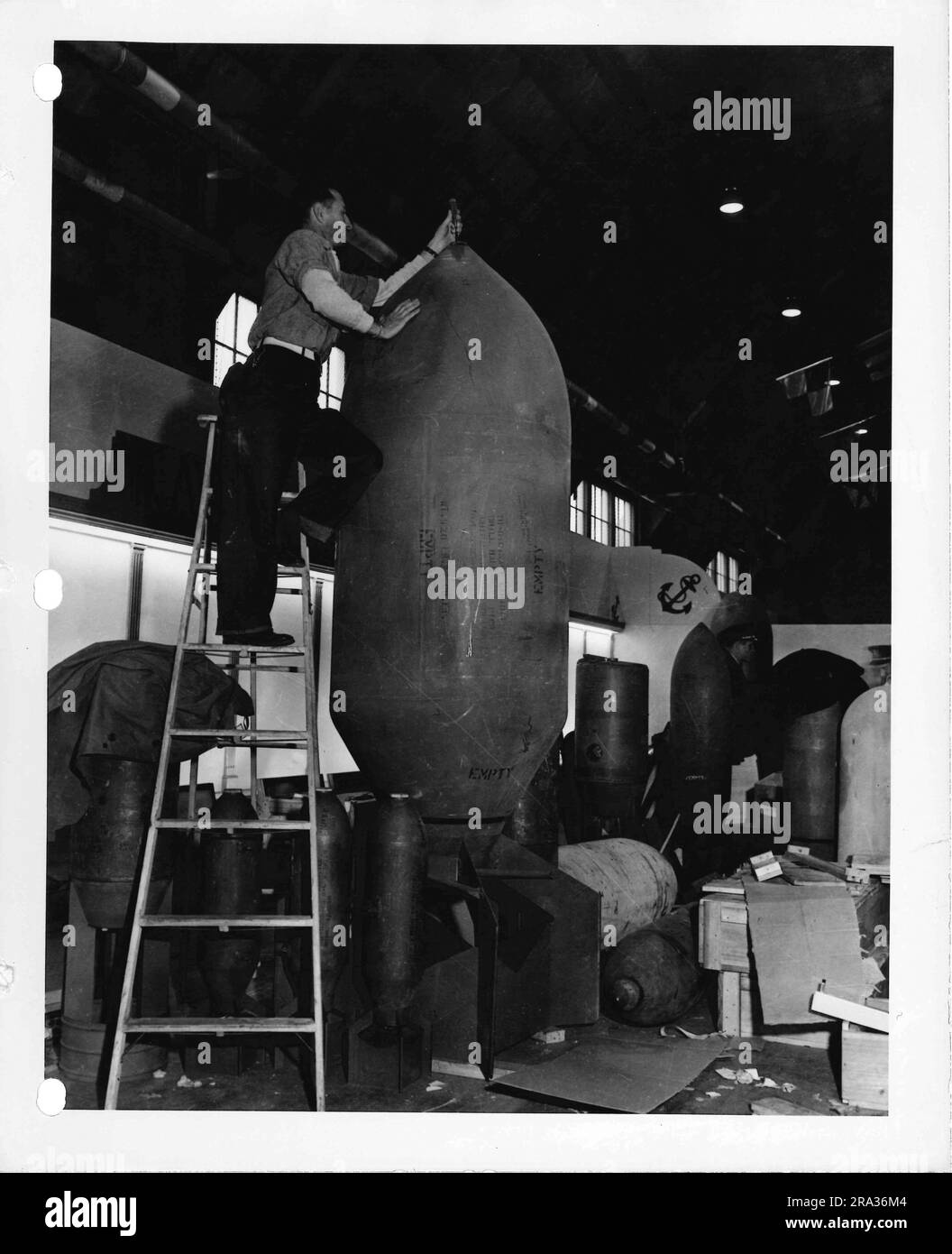 Bomb positioning hi-res stock photography and images - Alamy