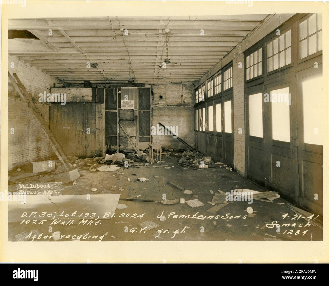 Photograph of interior of lot 193, Bl. 2024, 1025 Wall. Mkt., J ...