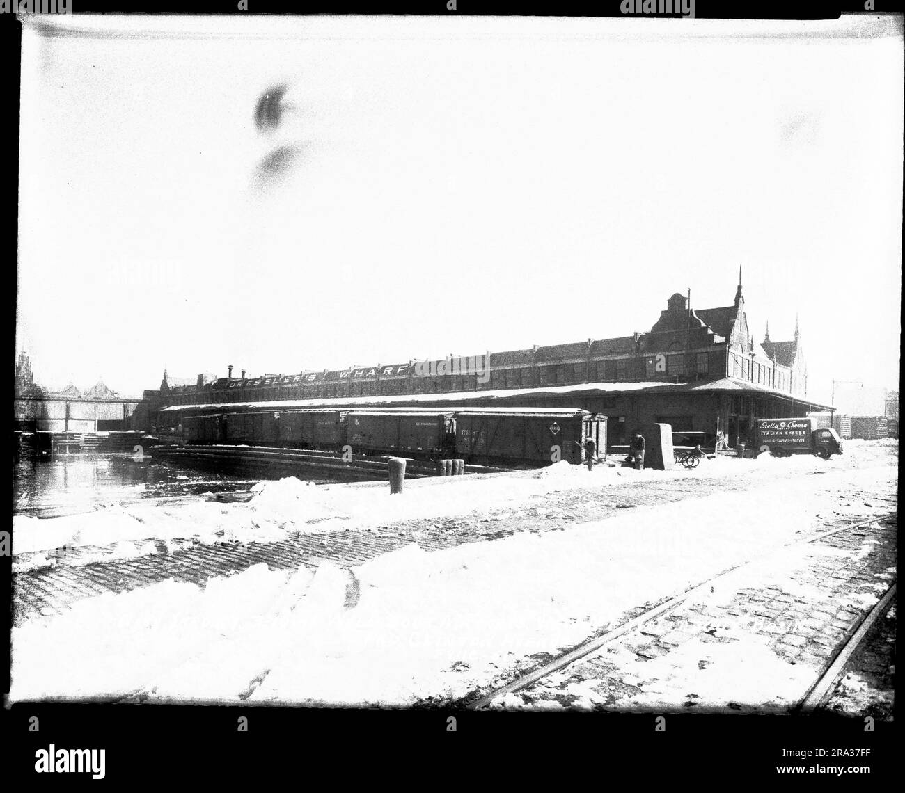 The basin wharf Black and White Stock Photos & Images - Alamy