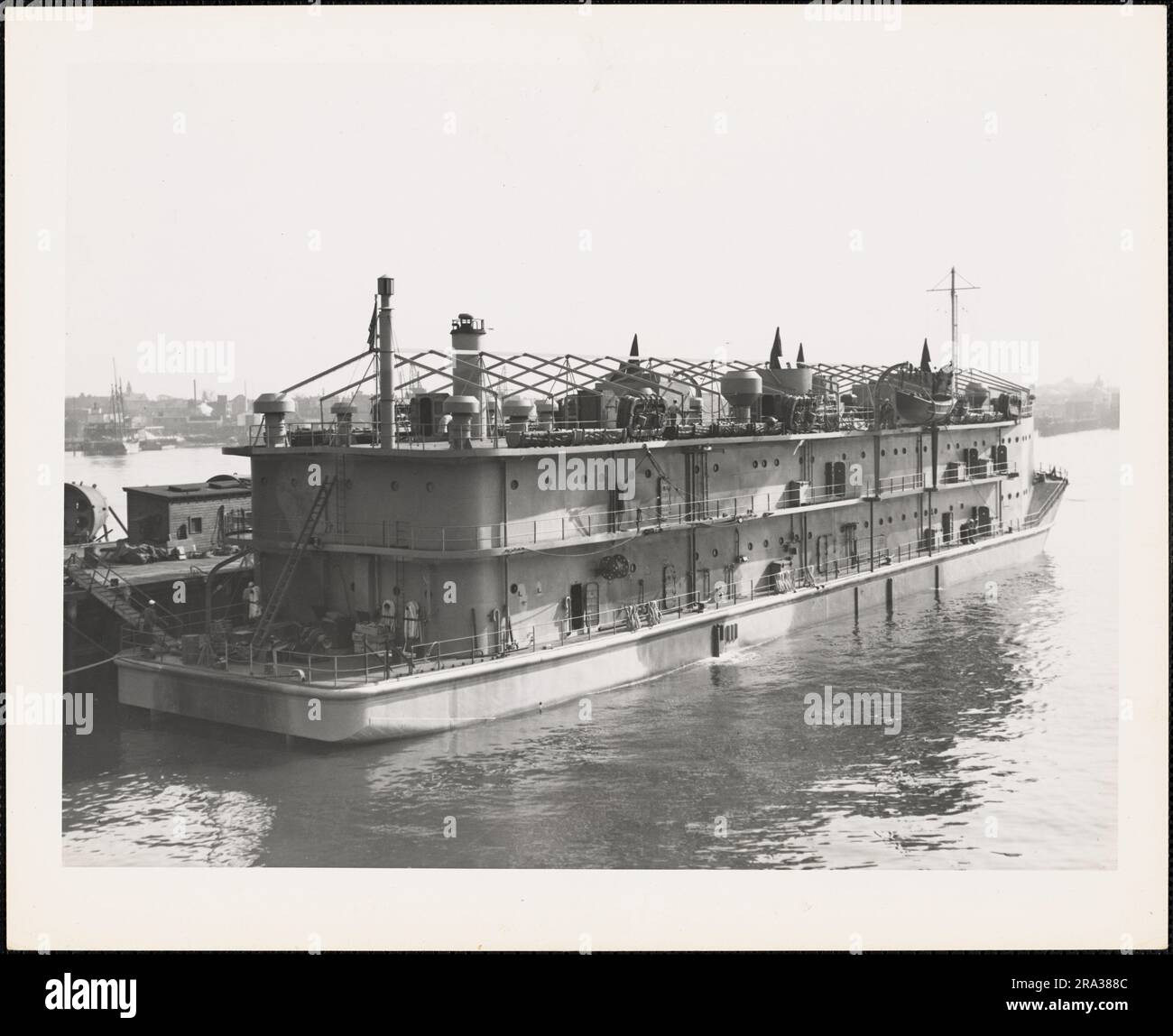 APL-11 Barracks Ship. Built by Navy Yard, Boston, Massachusetts ...