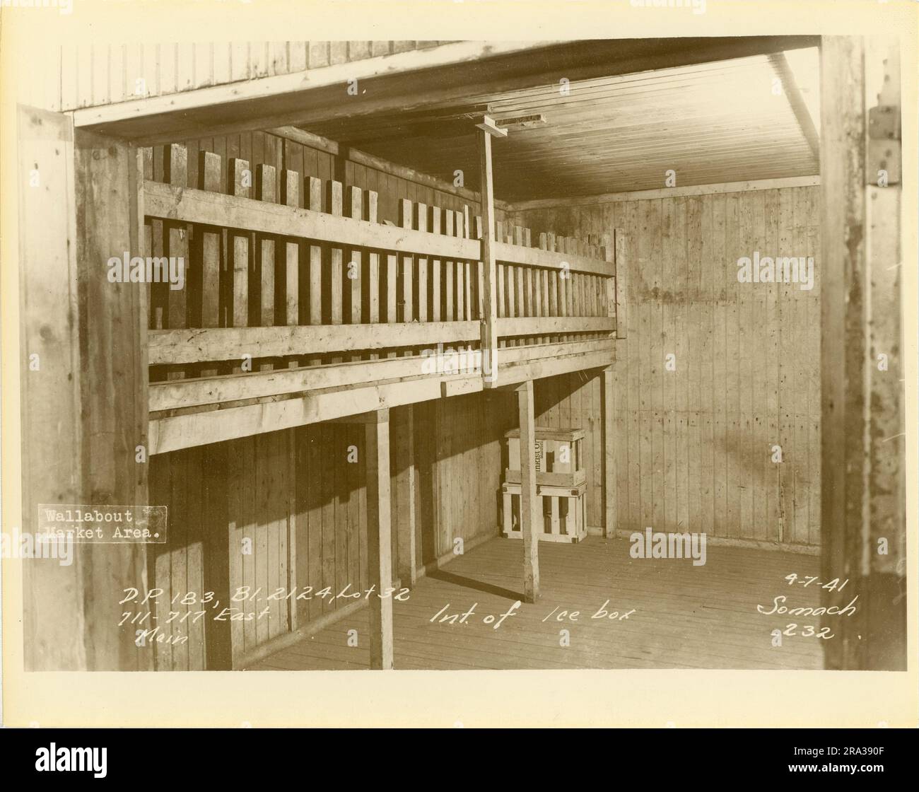 Photograph of interior of lot 32, Bl. 2124, 711-717 East, interior of ...
