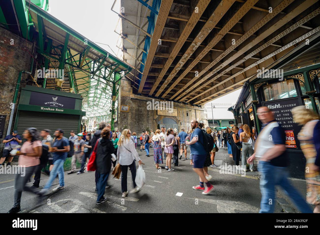Busy Borough Market, open air food market, farmers market with food ...
