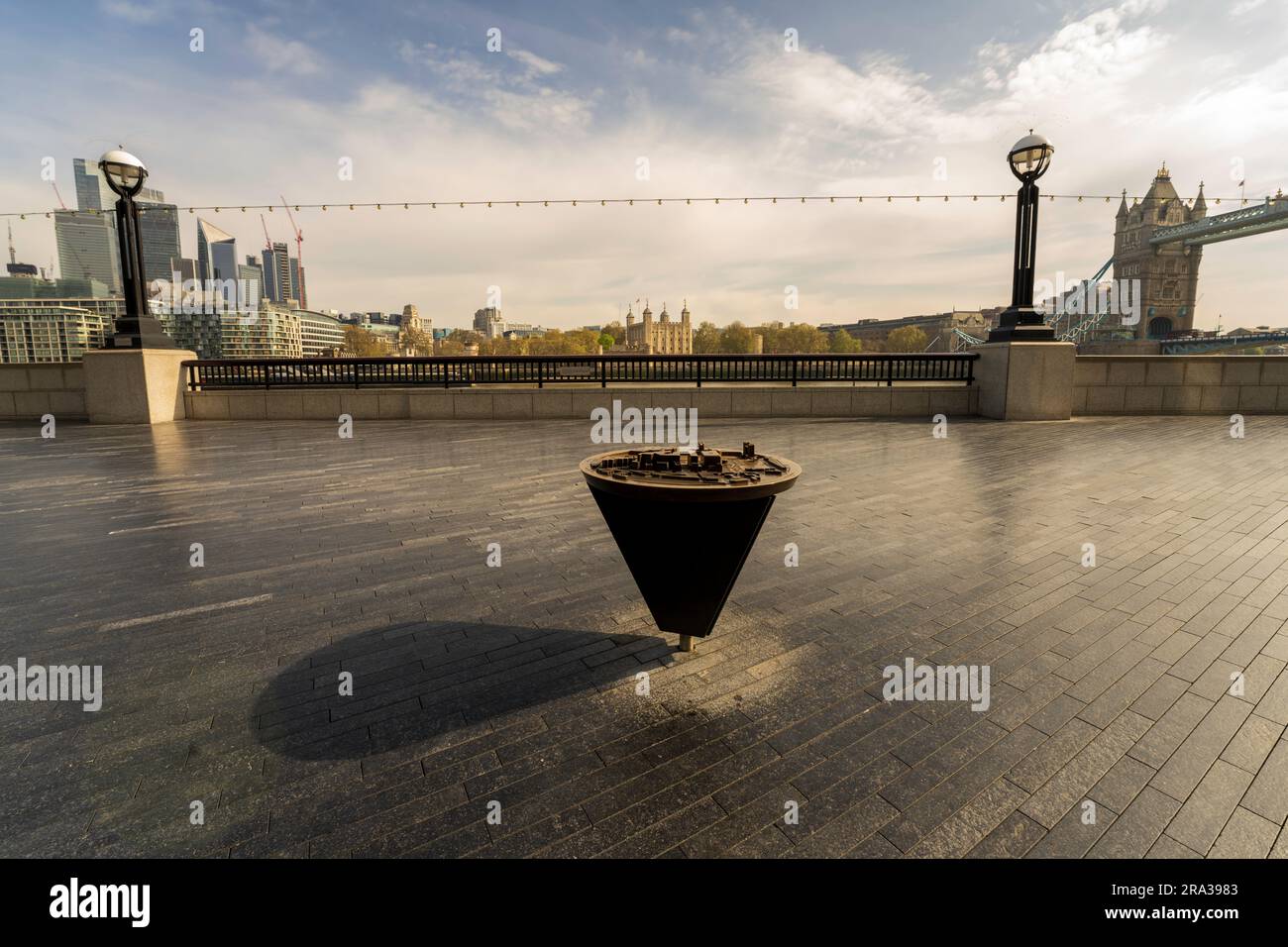 Tower bridge museum thames walkway hi-res stock photography and images ...