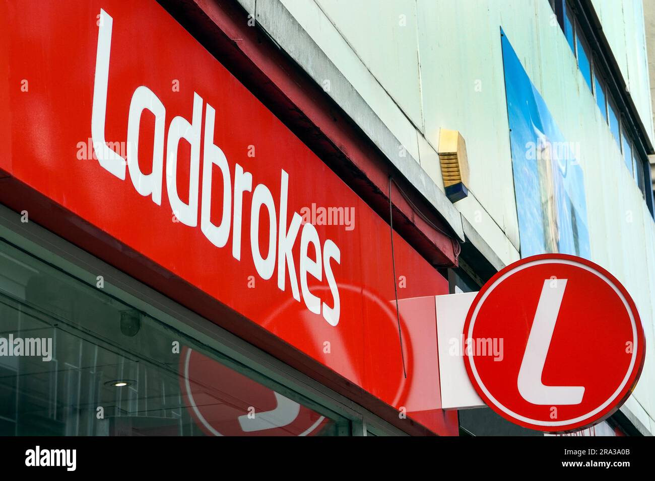 Ladbrokes logo hi-res stock photography and images - Alamy