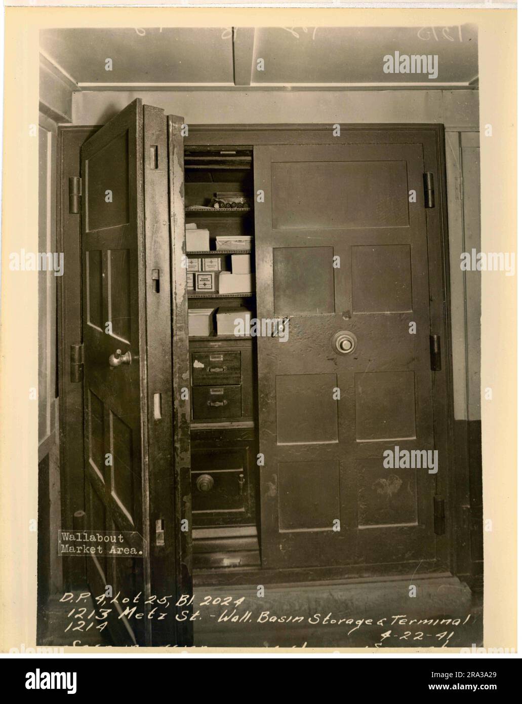 Photograph of interior Wallabout Market, D.P. 4, Lot 25, Building 2024 ...