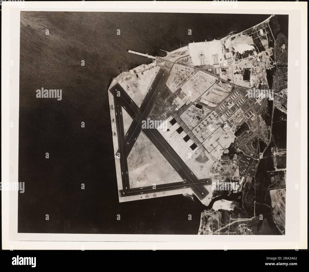 World war ii quonset hi-res stock photography and images - Alamy