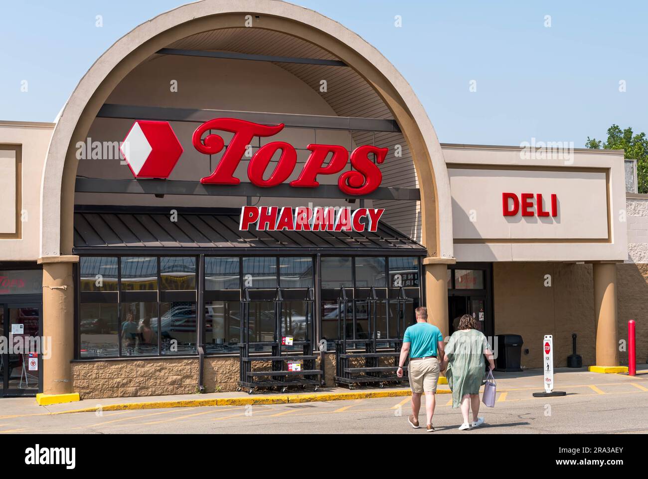 Tops grocery store hi-res stock photography and images - Alamy