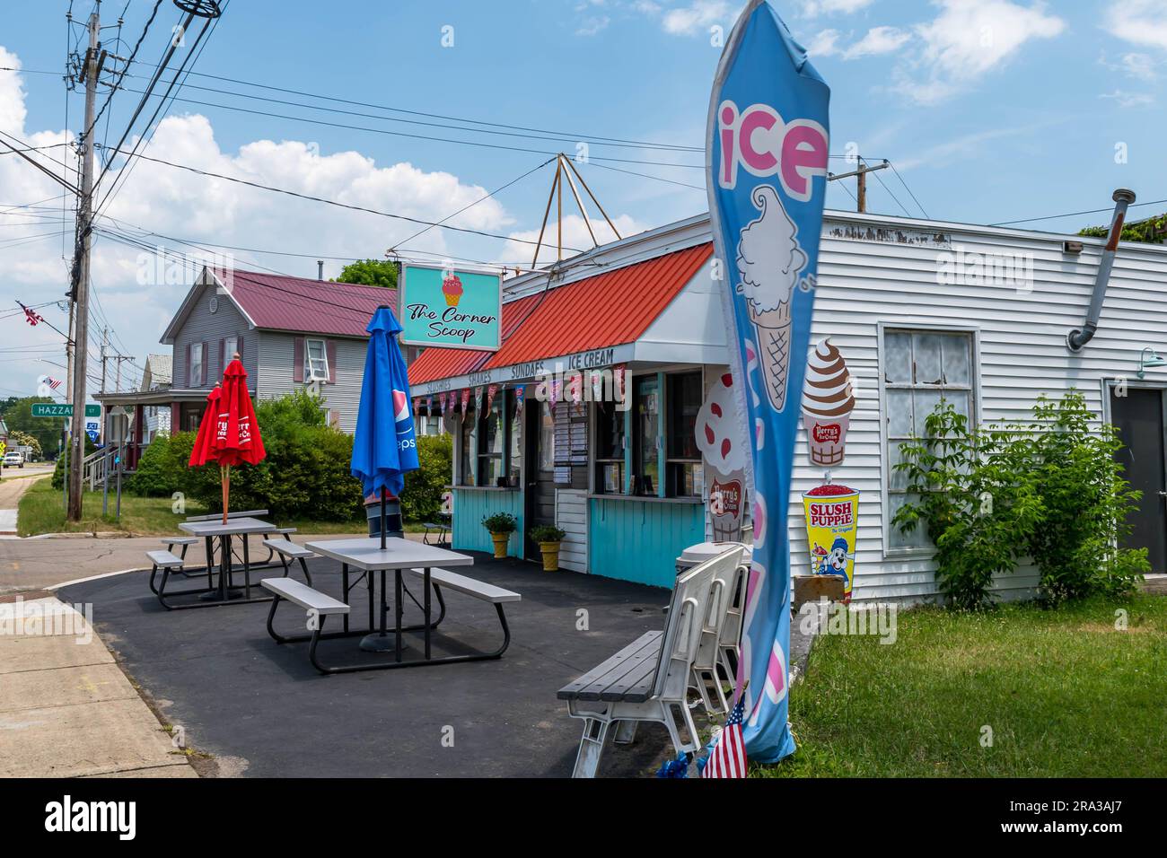 Residential corner shop hi-res stock photography and images - Alamy