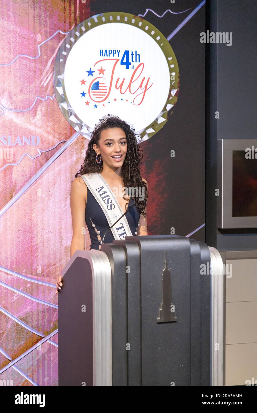 Miss USA Morgan Romano and Miss Teen USA Faron Medhi Light the Empire ...