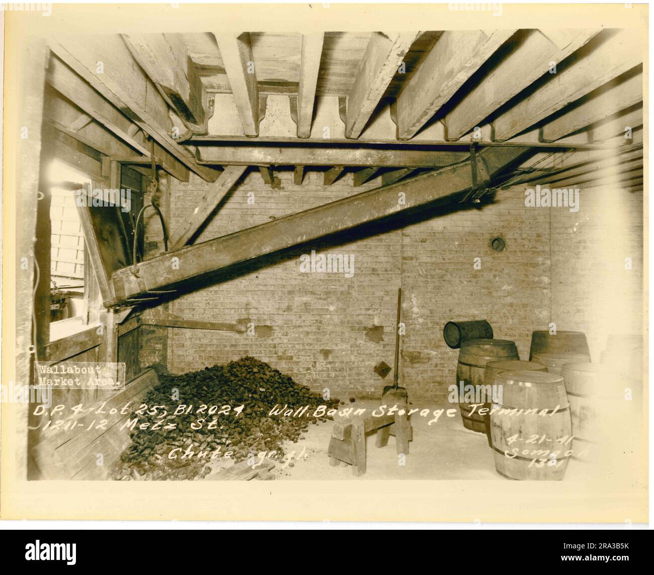 Conveyor chute 12 hi-res stock photography and images - Alamy