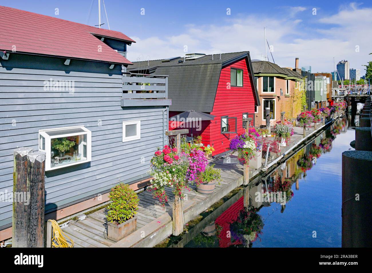 Vancouver floating homes hi-res stock photography and images - Alamy
