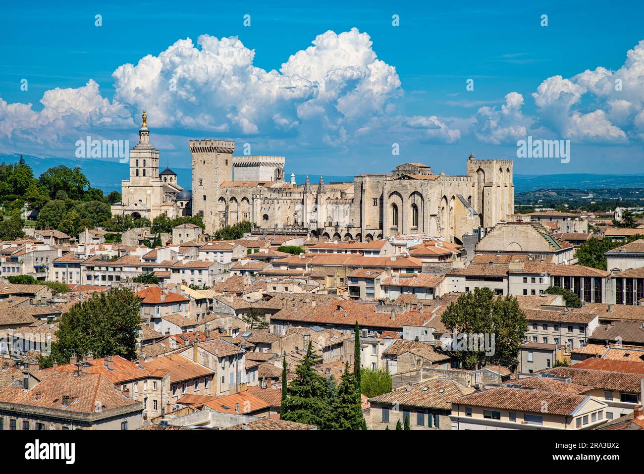 Landscape of the town of Avignon Stock Photo - Alamy
