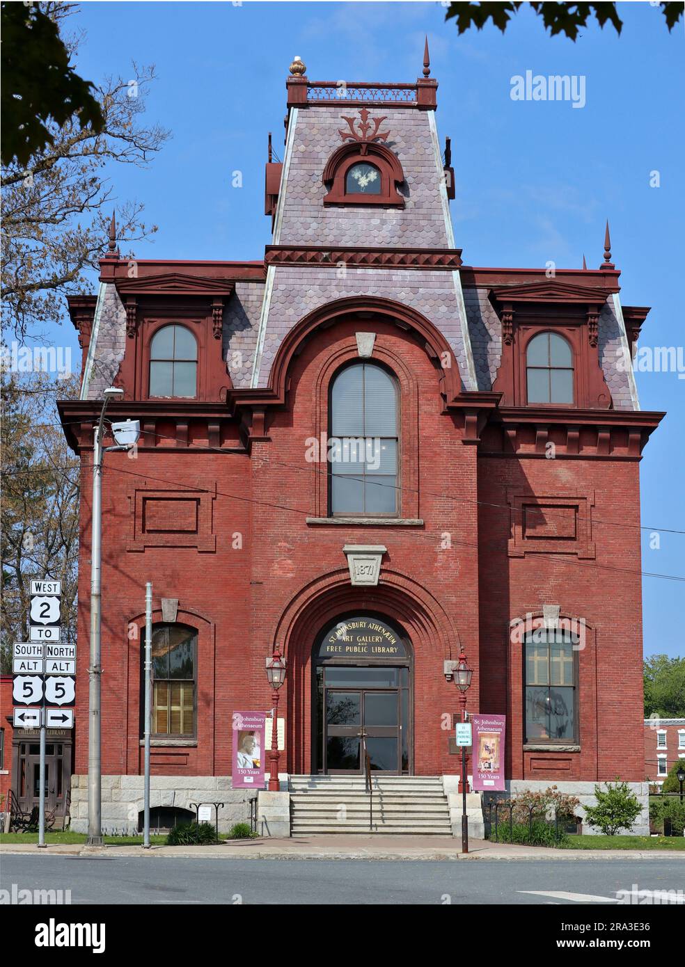 St. Jonhsbury, Vermont - May 21 2023: St. Johnsbury Athenaeum, a ...