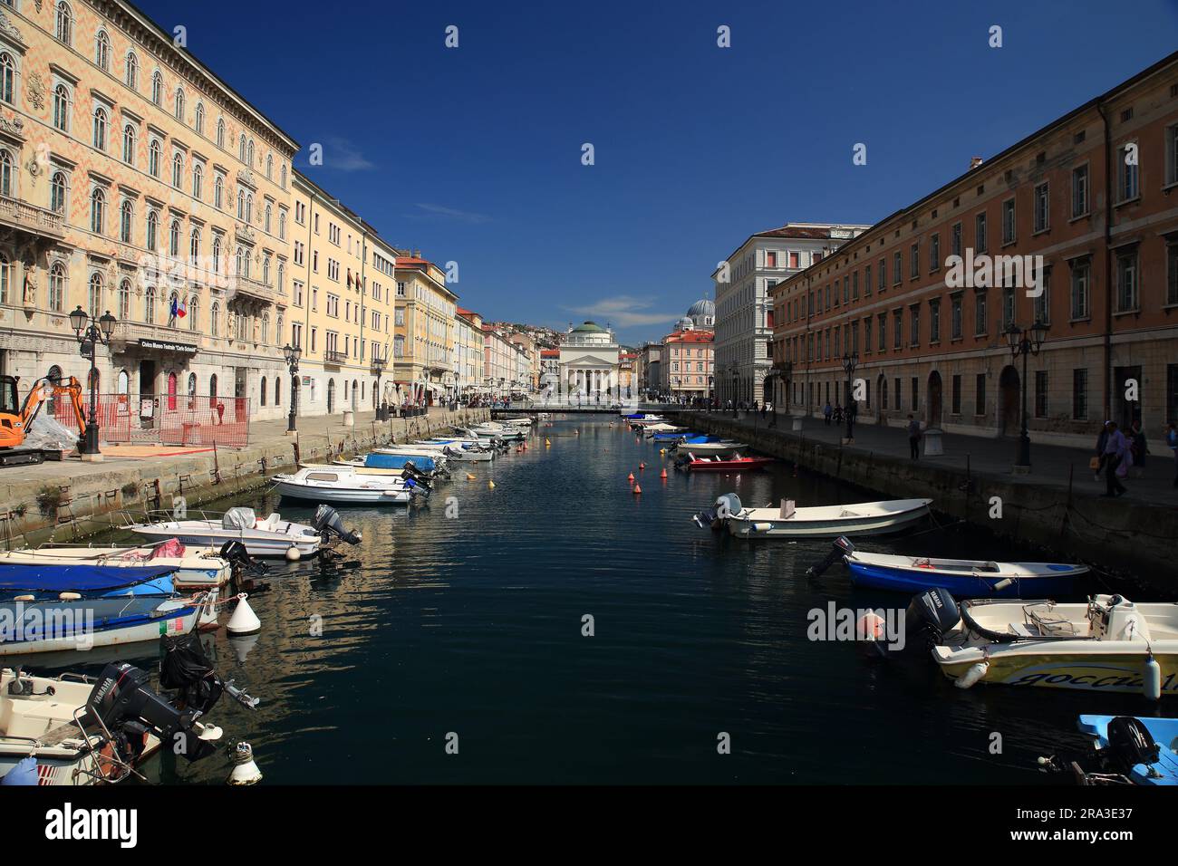 Trieste Canal Grande vista dal mare verso la città visto da Ponte Verde ...