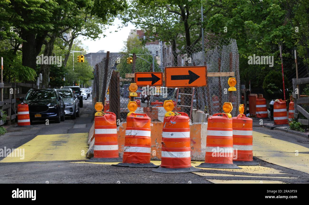 road construction with orange cones and arrows (work in progress Stock ...