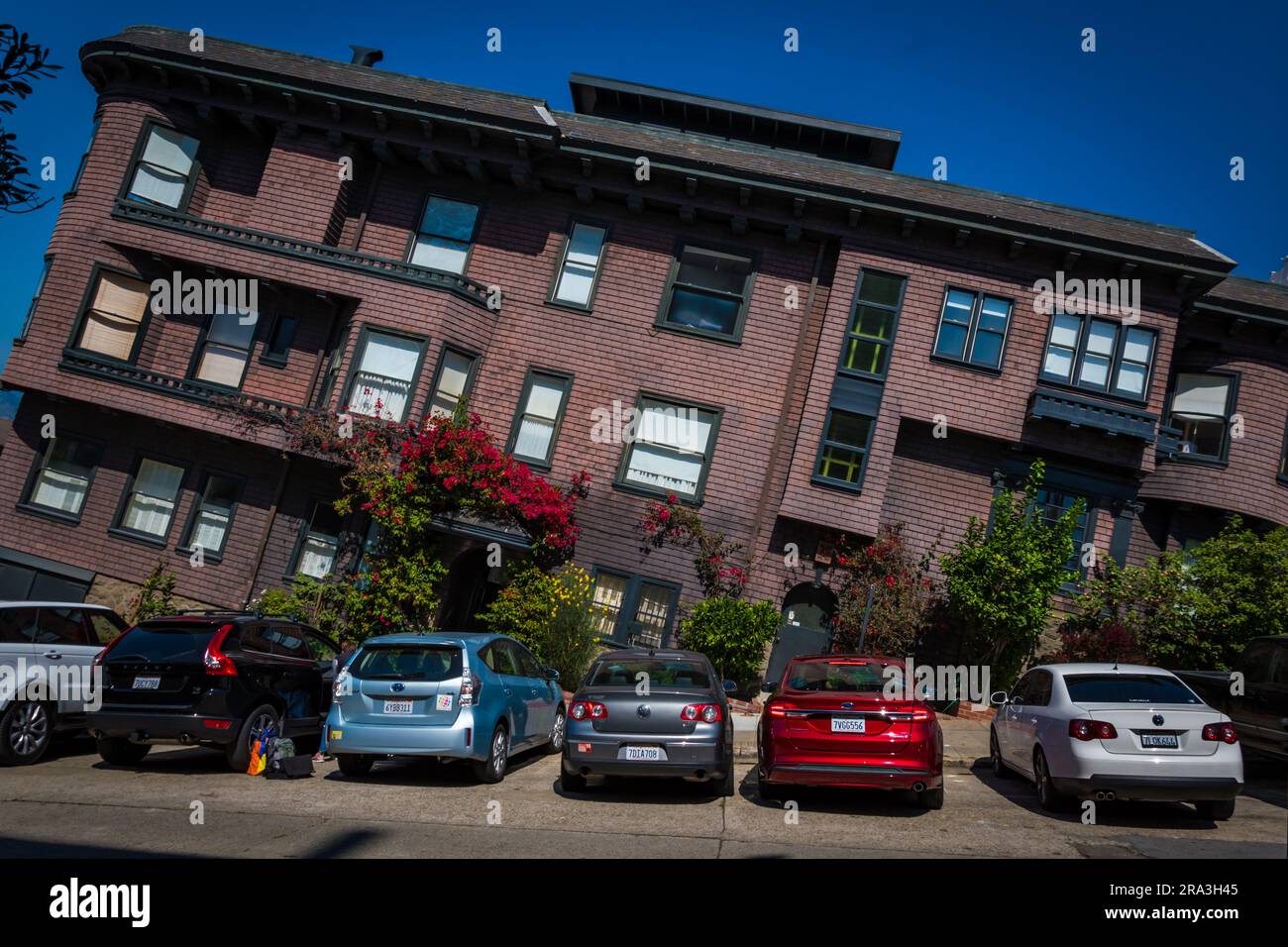 Funny photo of a house in San Francisco on a slope at an angle with ...
