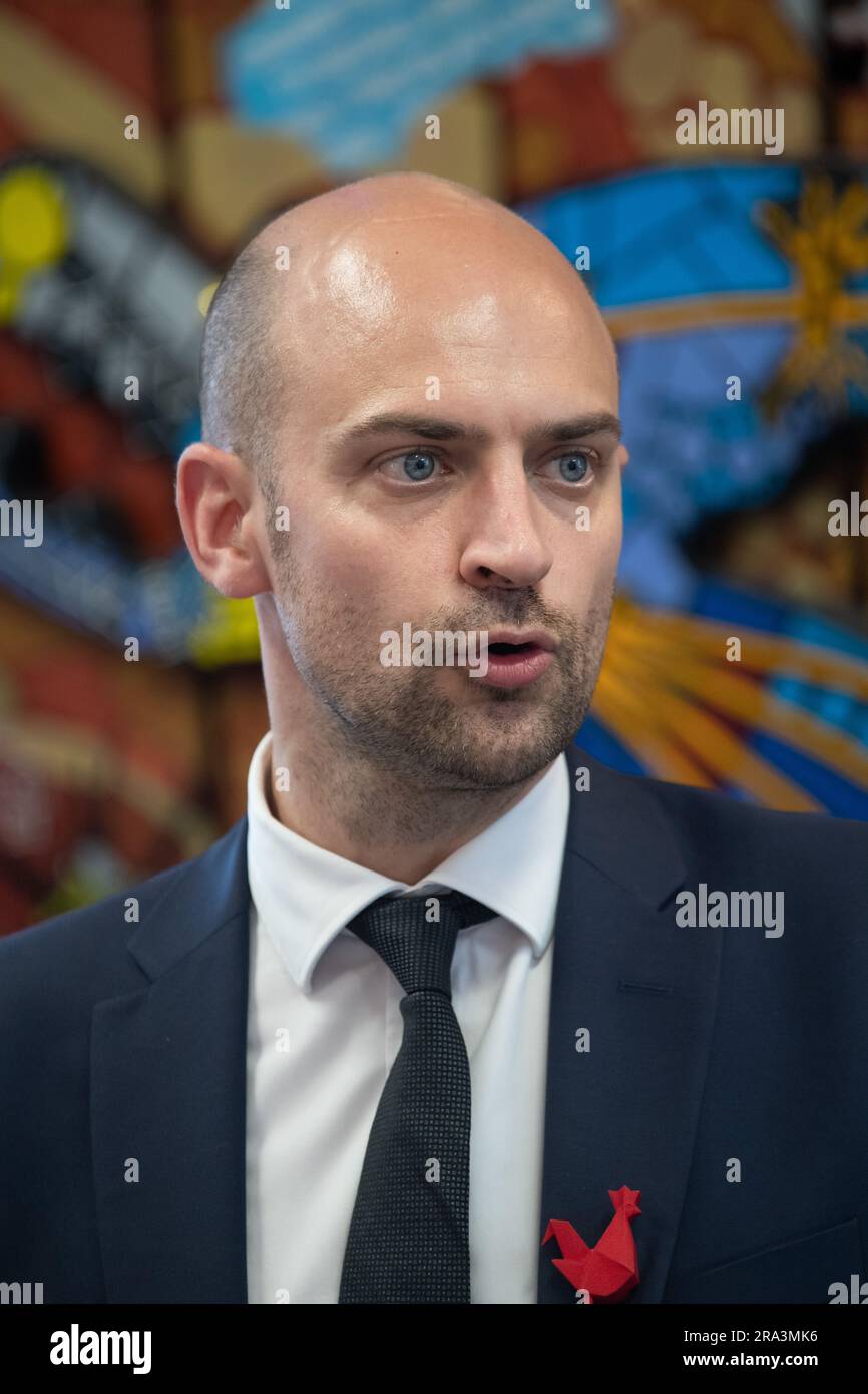 Digital transition and telecommunications hi-res stock photography and ...