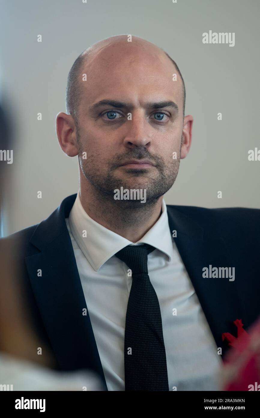 Digital transition and telecommunications hi-res stock photography and ...