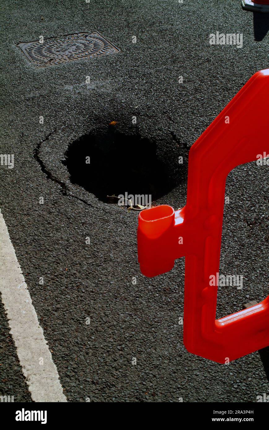 hole in the road Stock Photo - Alamy