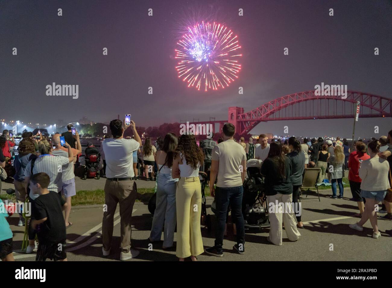 Central park fireworks hi-res stock photography and images - Alamy