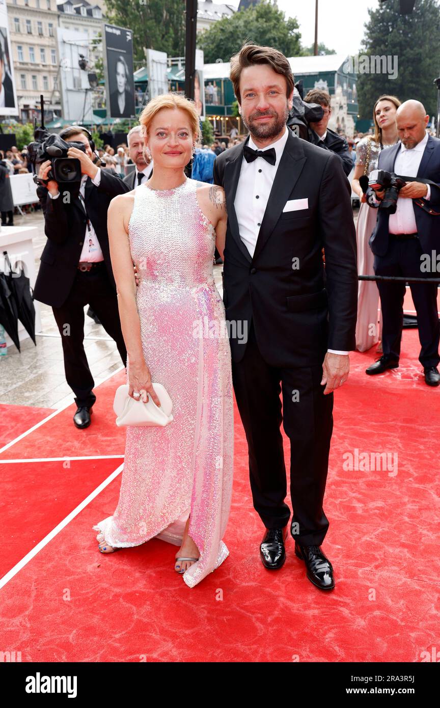 Vaclav Neuzil mit Ehefrau Lenka Neuzil Starkova bei der Eröffnung des 57. Internationalen ...