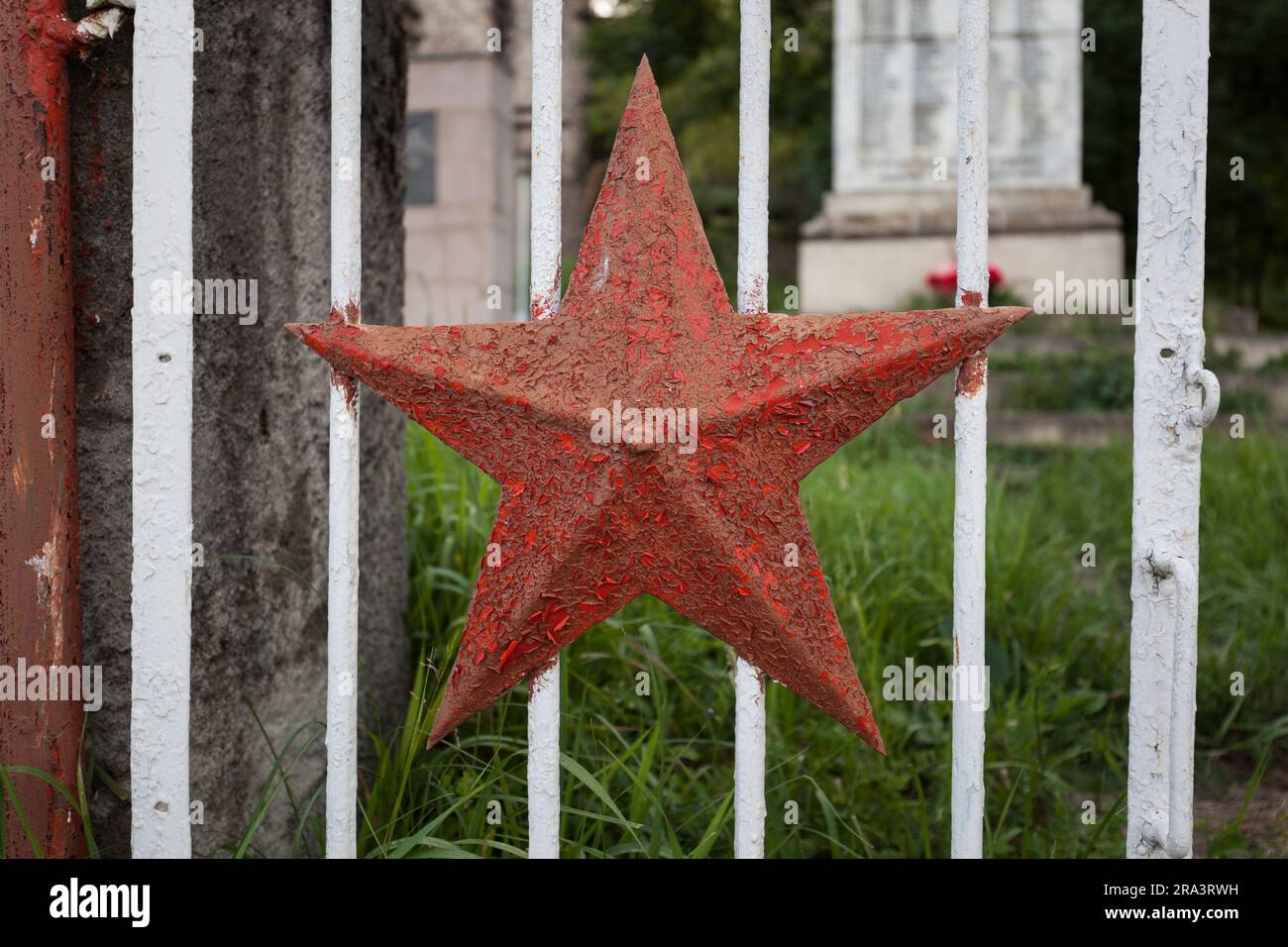 Red star symbol Soviet Russia on fence Stock Photo - Alamy