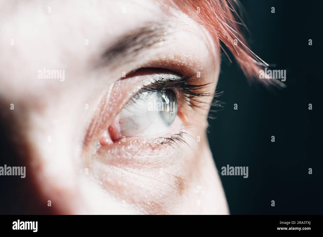 Womans bright red hair hi-res stock photography and images - Alamy