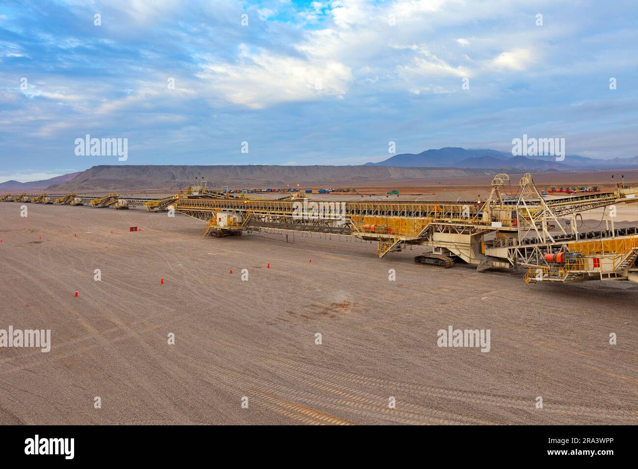 Portable conveyors hi-res stock photography and images - Alamy