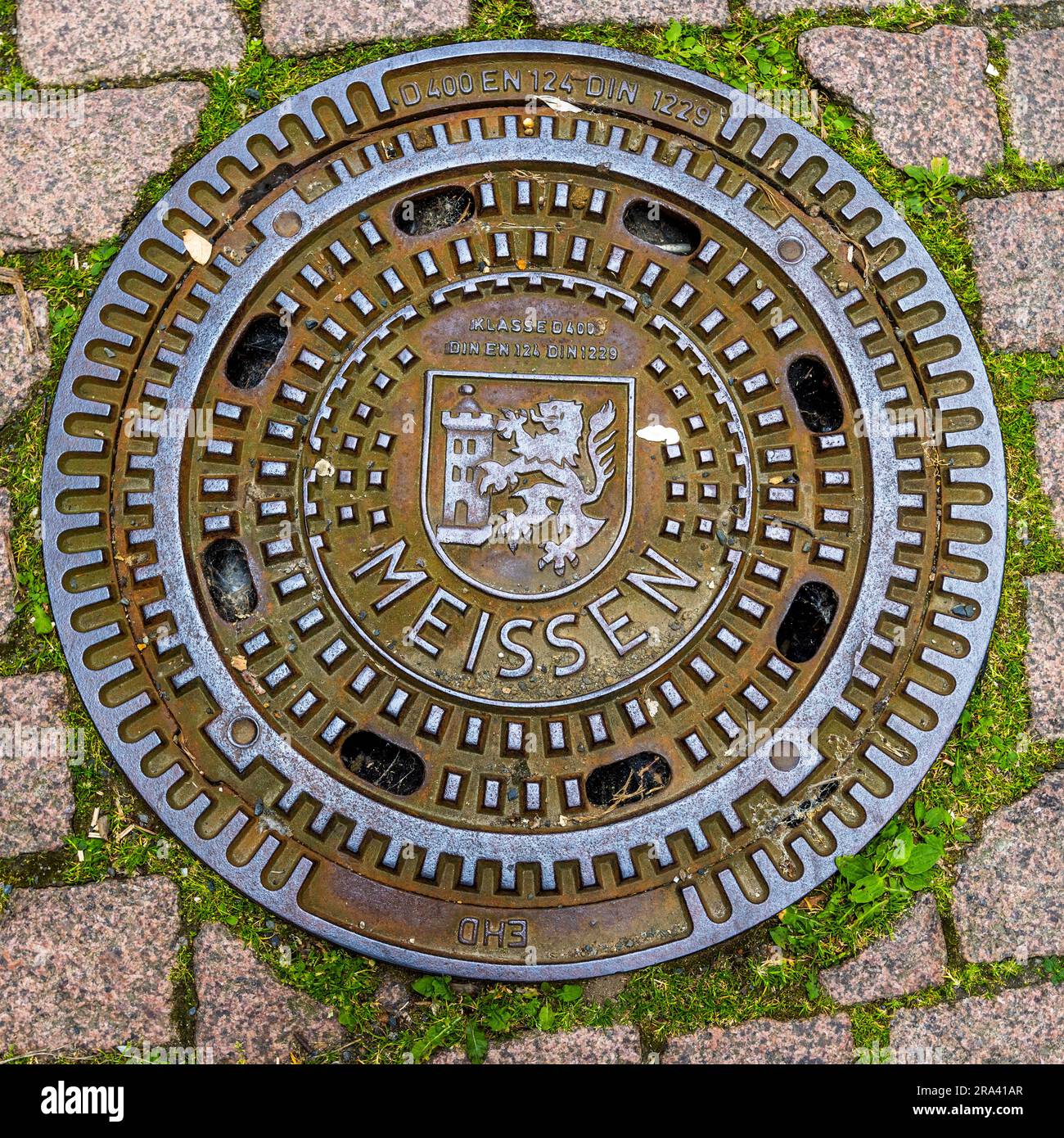 Manhole cover round of grass cover hi-res stock photography and images ...