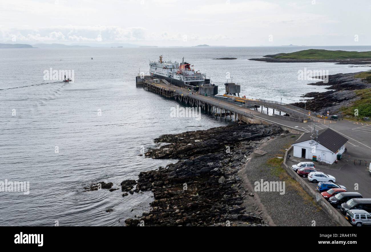 The Caledonian Macbrayne ferry the Clansman prepares to depart from ...