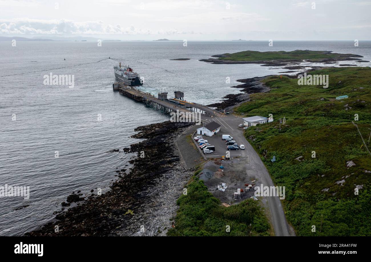 Coll ferry hi-res stock photography and images - Alamy