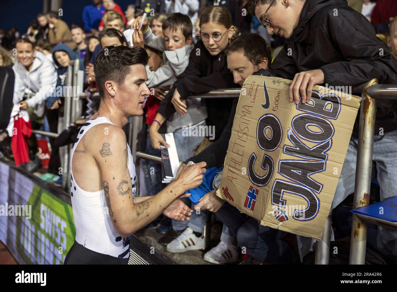 Jakob Ingebrigtsen of Norway signs autographs after winning the 1500m ...