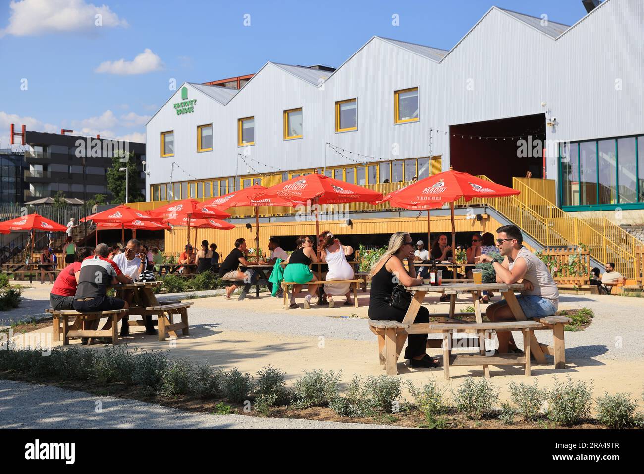 Hackney bridge hi-res stock photography and images - Alamy