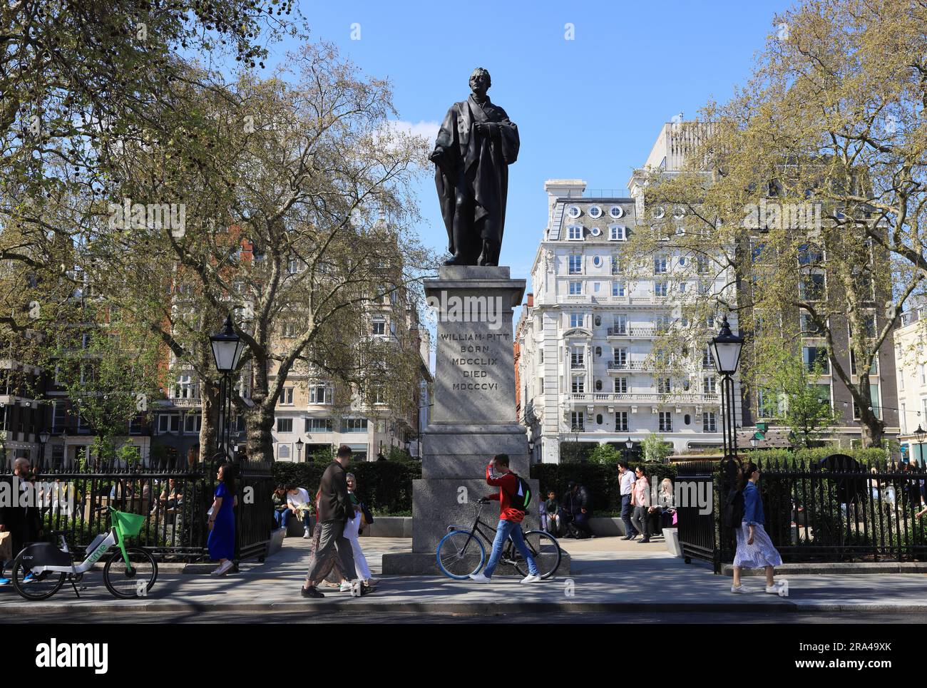 Statue of William Pitt on Hanover Square, a prestigious square in ...