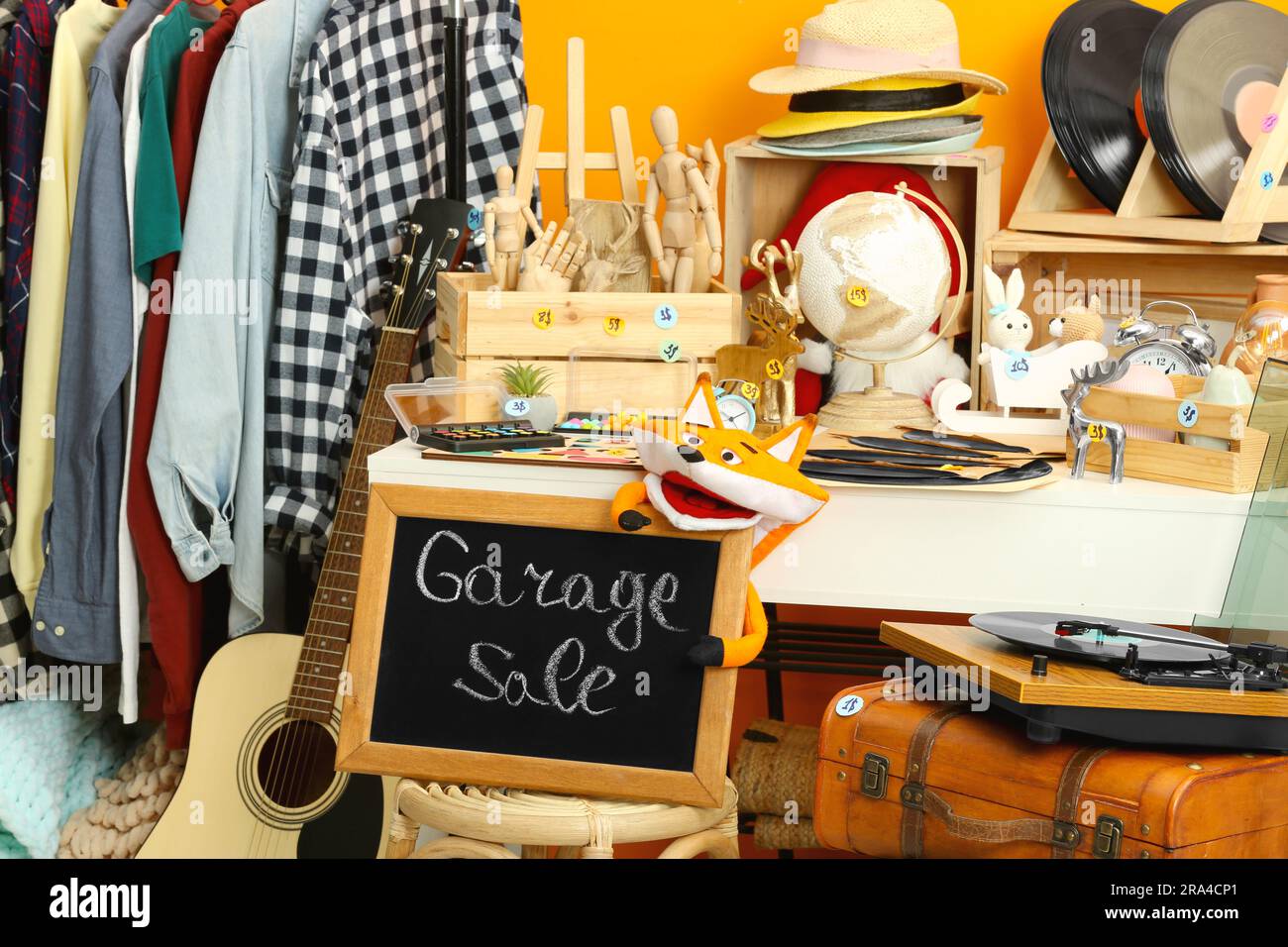 Vintage vinyl sale sign hi-res stock photography and images - Alamy